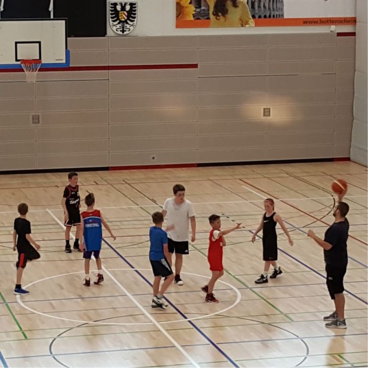 AOK - BASKETBALL MACHT SCHULE - TEAM EHINGEN URSPRING